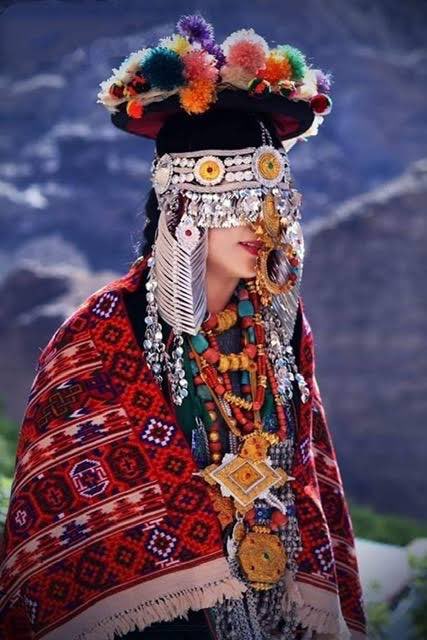 HIMACHAL PRADESH Traditional Dresses of Himachal Pradesh As Per Its ...