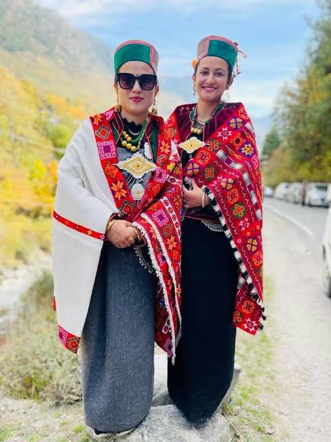 HIMACHAL PRADESH Traditional Dresses of Himachal Pradesh As Per Its ...