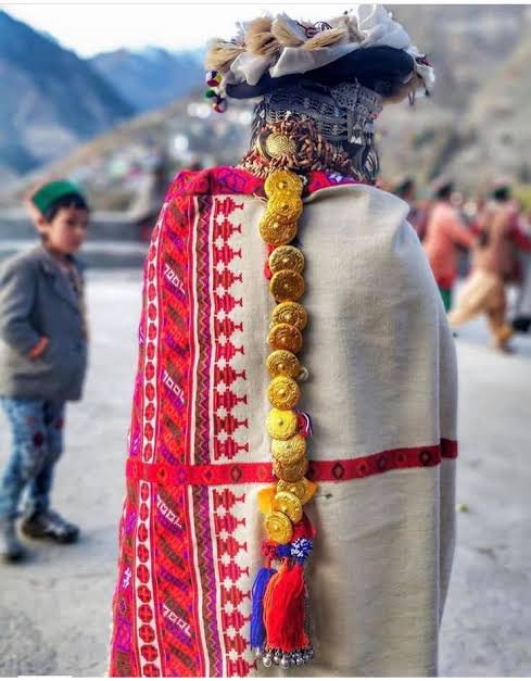 HIMACHAL PRADESH Traditional Dresses of Himachal Pradesh As Per Its ...