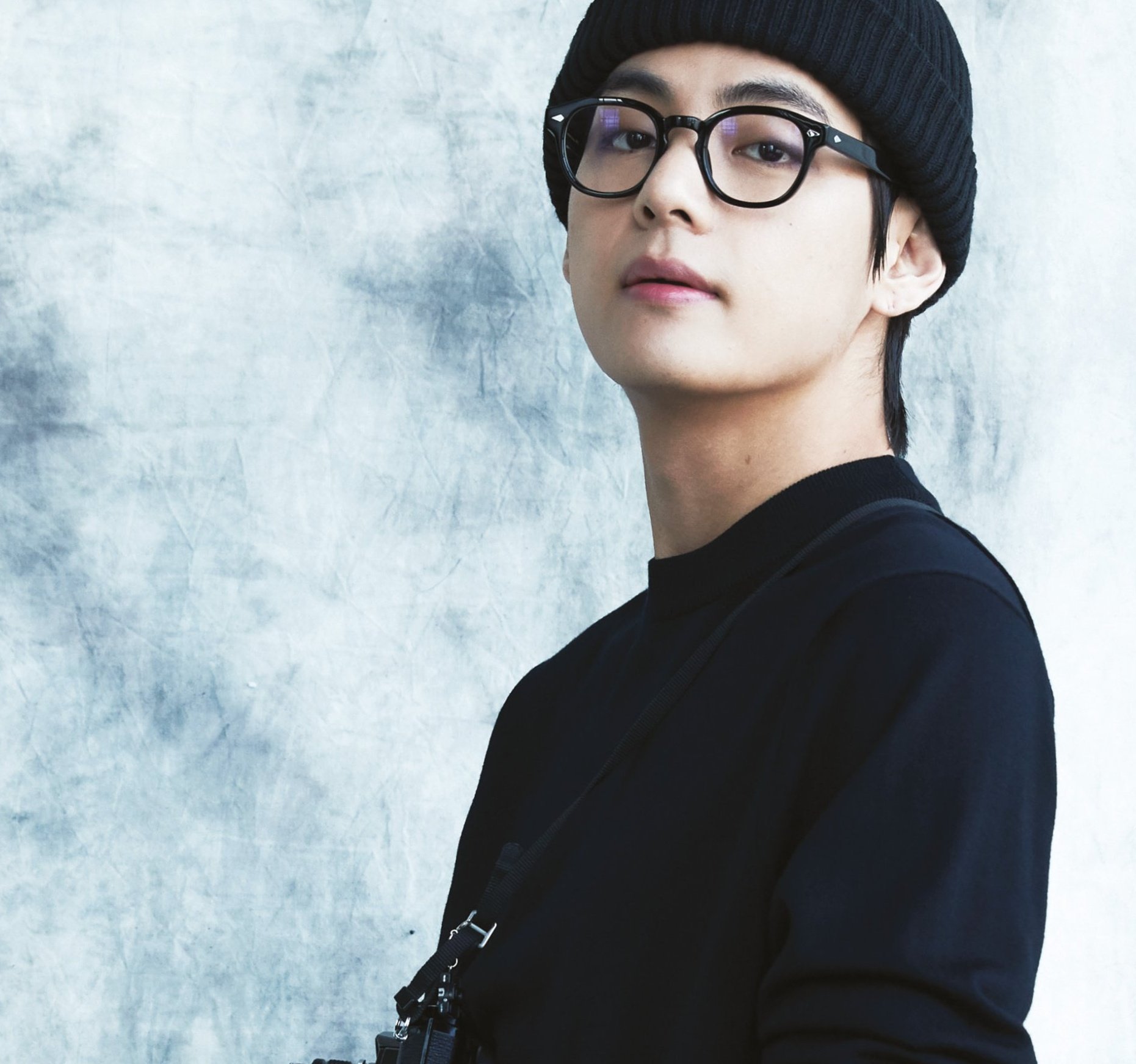 V Pics Handsome Pop Updates BTS' V Is Handsome In New Rêvé