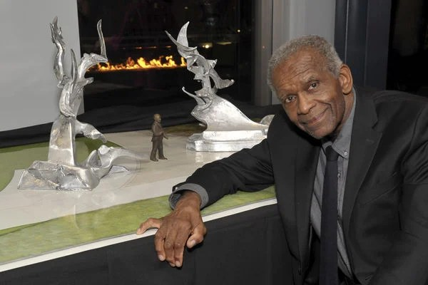 Obituary – Cause of Death : “Renowned Chicago artist Richard Hunt dies ...