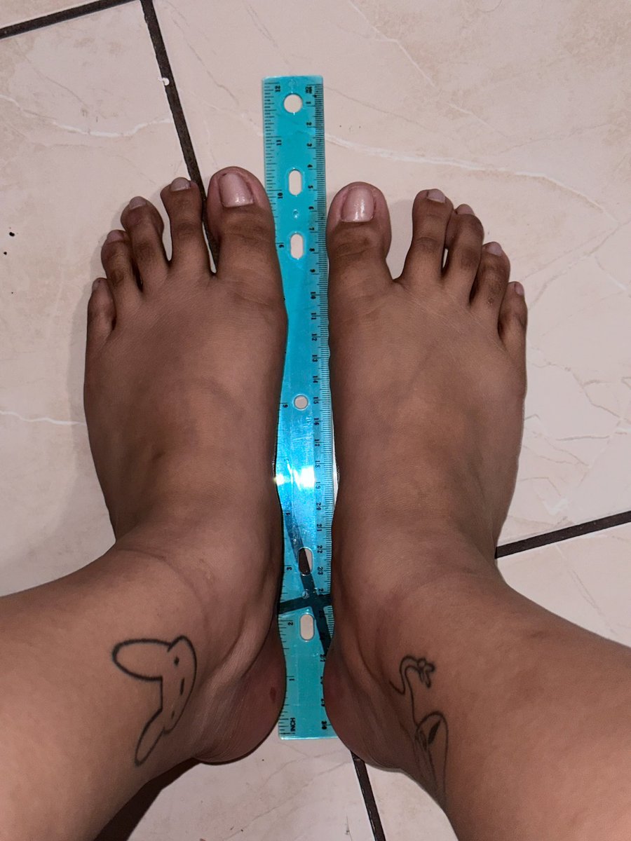 This new gen of women have some real big feet. @BillyDoll98 is just 5'6 ...
