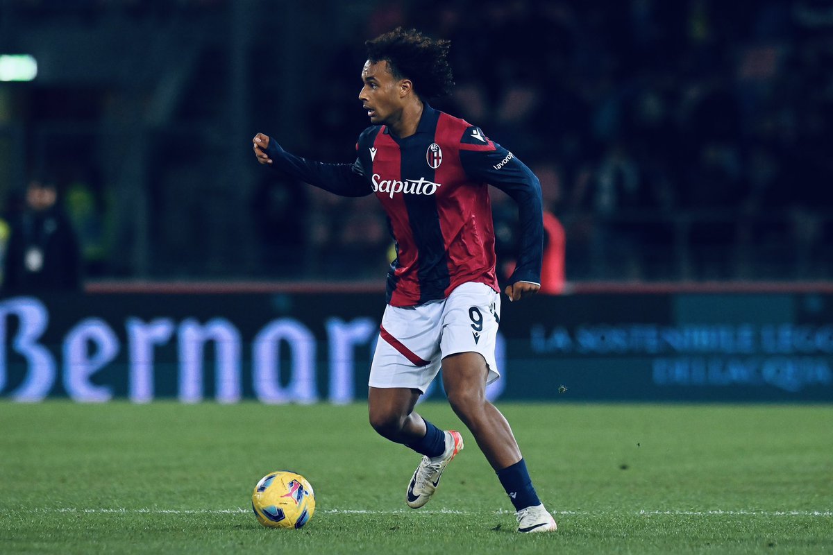 Joshua Zirkzee is one of the most intelligent #9 right now🧠 Facilitator ...