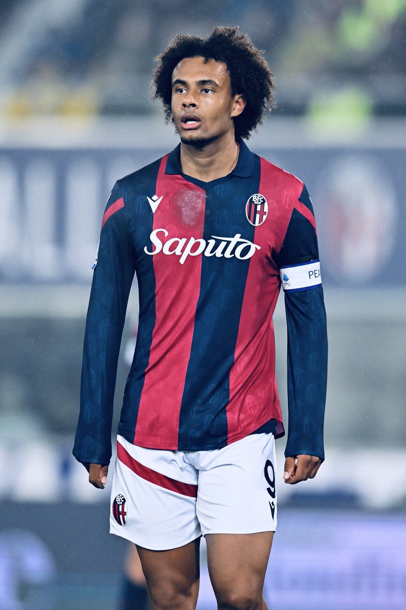 Joshua Zirkzee is one of the most intelligent #9 right now🧠 Facilitator ...