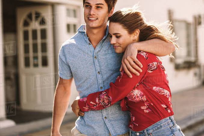 HOW TO POSE FOR A PHOTO WITH YOUR GIRL 1. Stand up straight, don’t lean ...