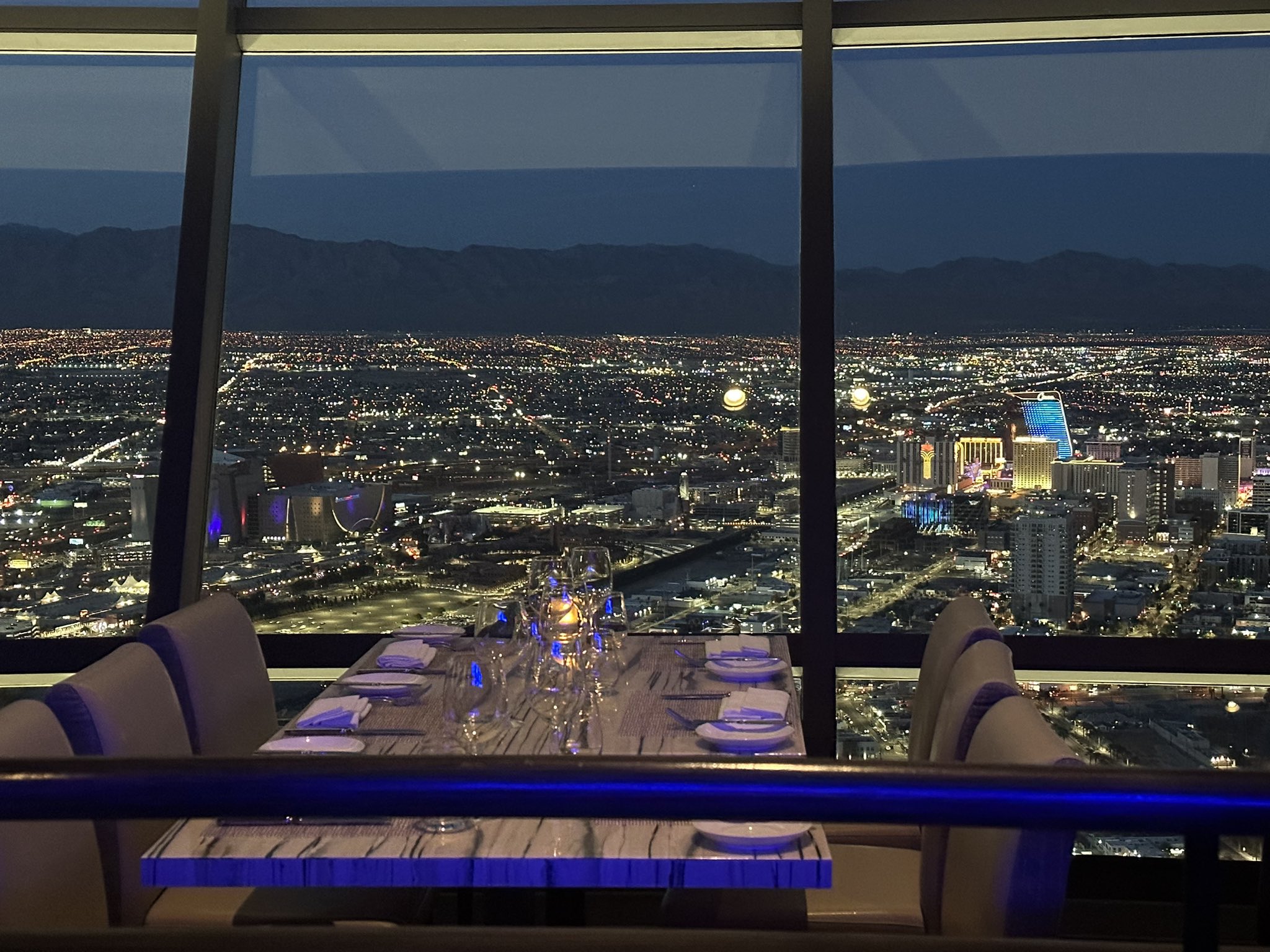 Stratosphere Restaurant Las Vegas The Stratosphere Hotel Is Positioned