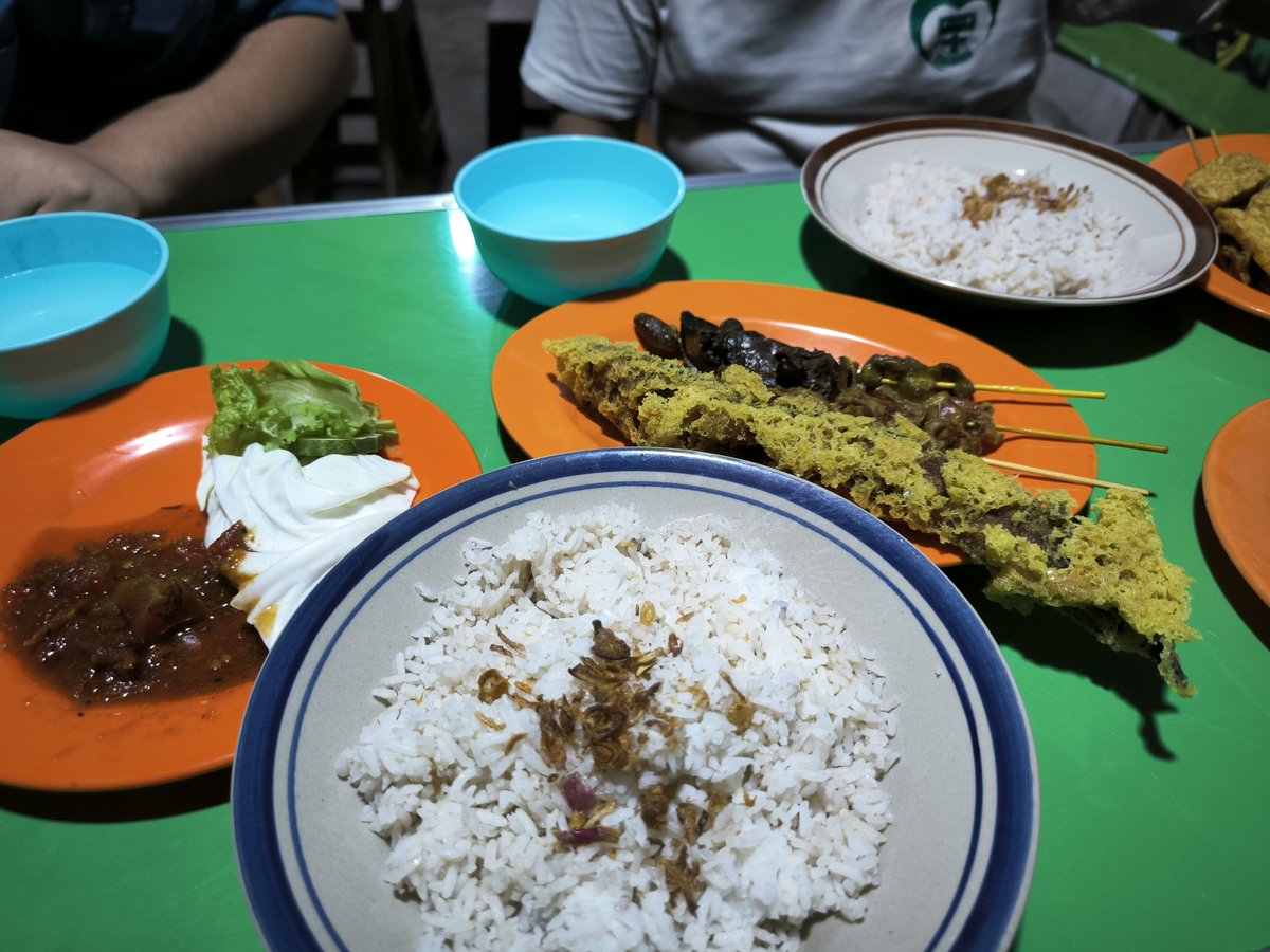 Sejarah Pecel Lele, makanan rakyat khas Jawa Timur. {sebuah utas ...