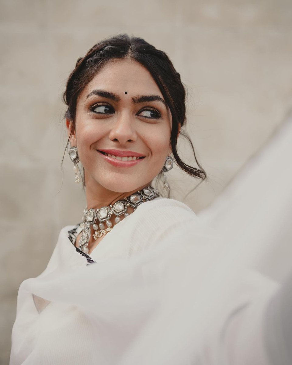 Mrunal Thakur's Radiant Smile Lights Up The Frame With Effortless ...