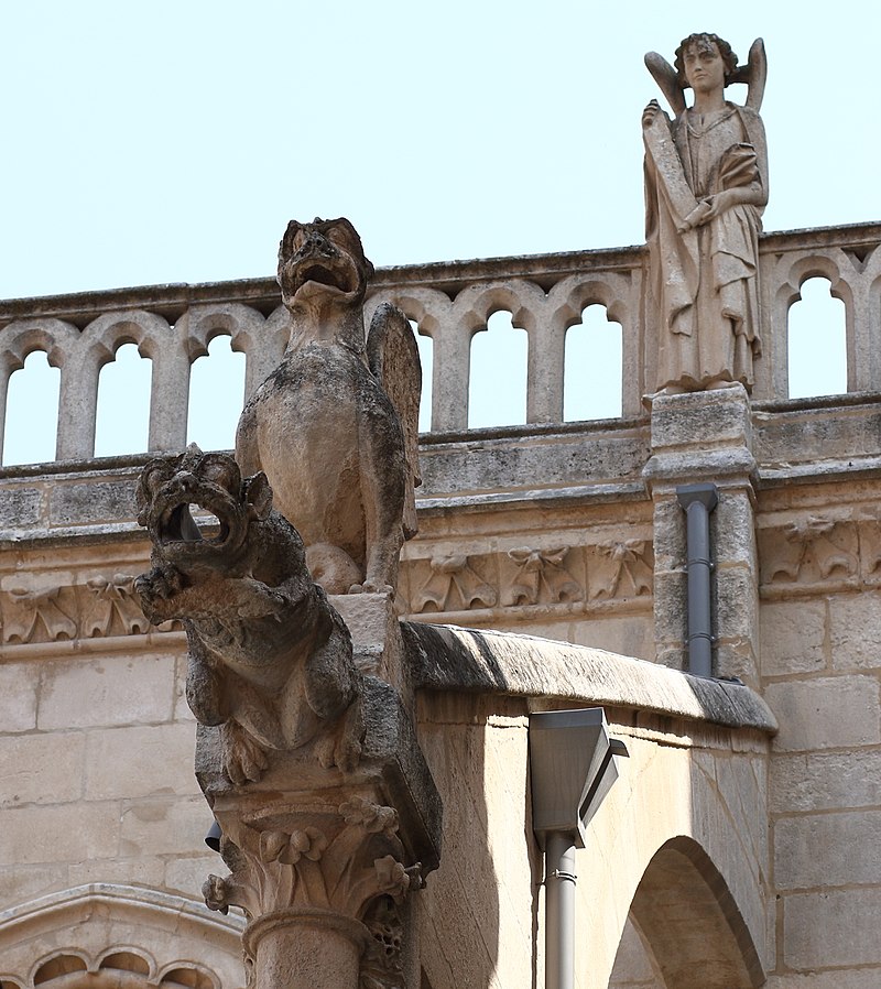 What was going on with Medieval gargoyles? - المسلسل من The Cultural ...