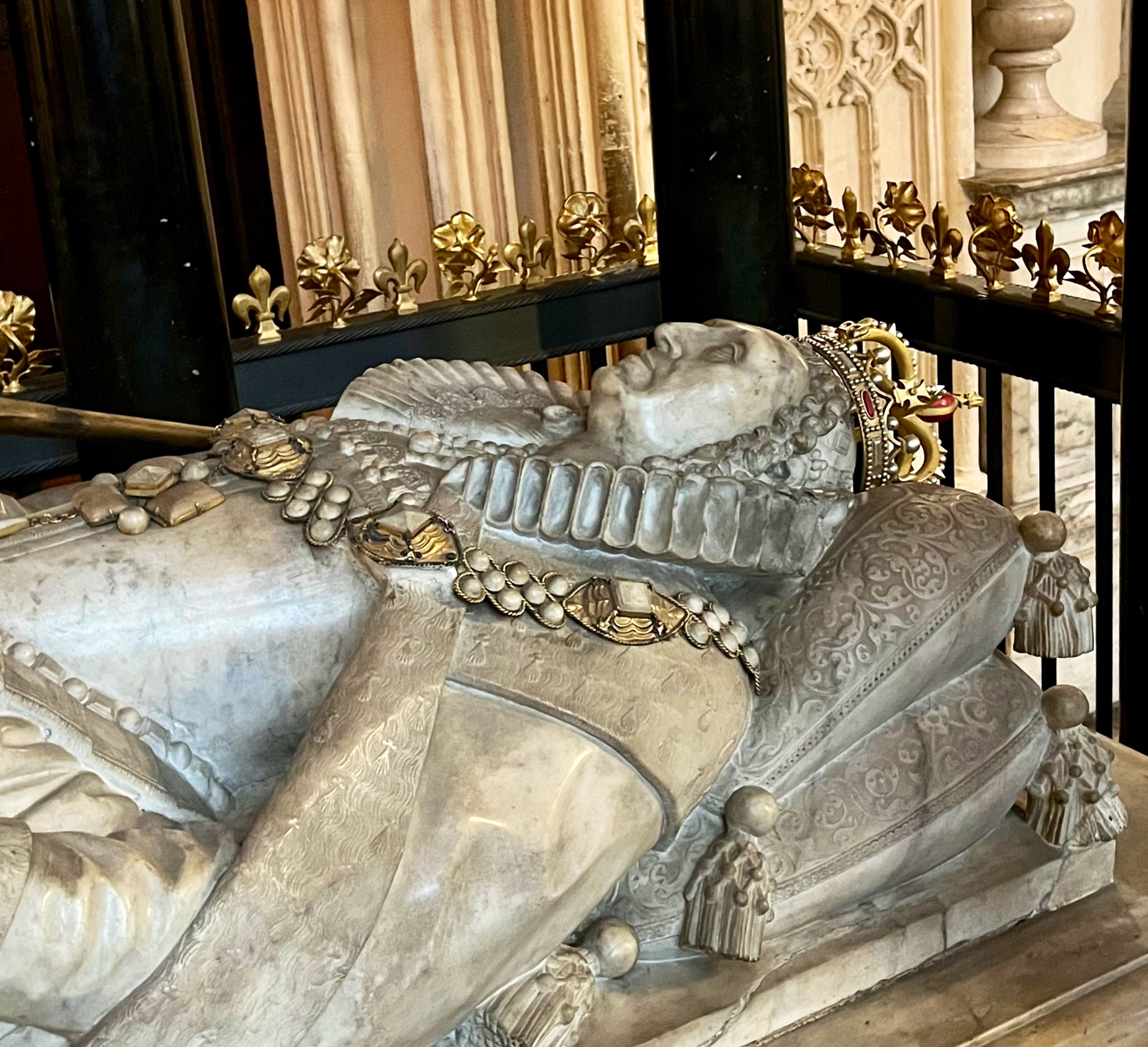 Queen Elizabeth I Death Mask Queen's Christmas Day Message: Photo