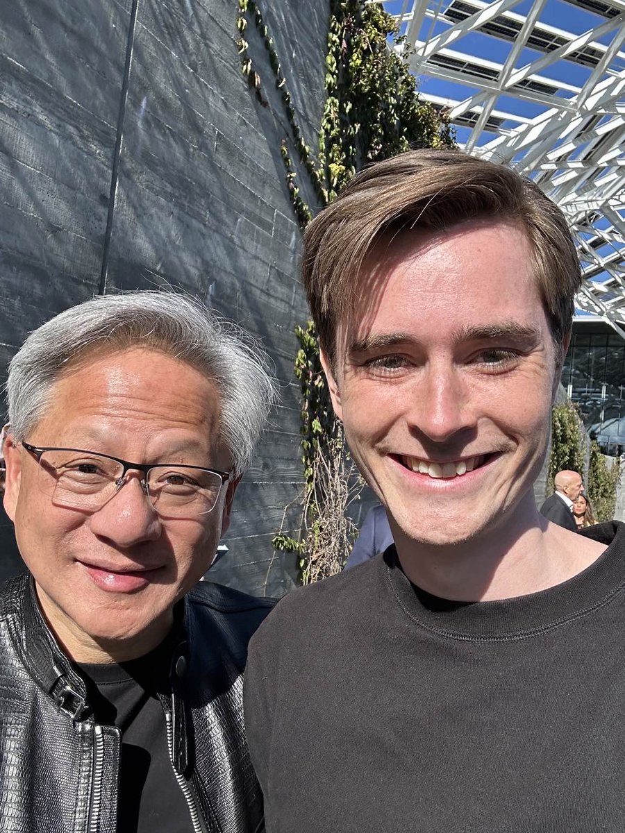 Derrick Screen's Instagram, Twitter & Facebook on IDCrawl