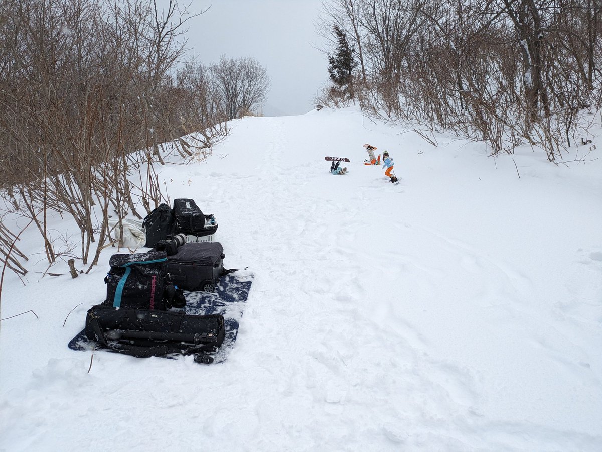 【画像あり】公園で水遊びをしてる美女2人組が撮られる [808139444]