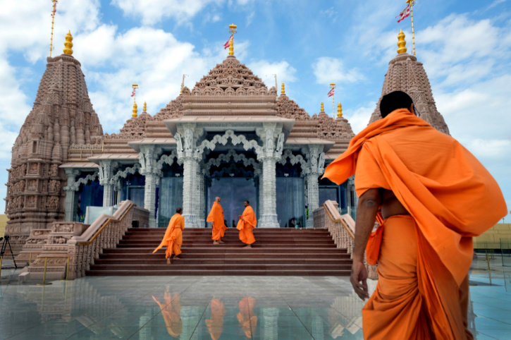 Today, India's Prime Minister inaugurates the largest Hindu temple in ...