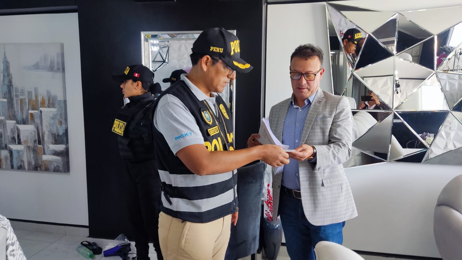 Migraciones: jefa zonal Huancayo dirigía mafia de pasaportes y permisos ... Migraciones: jefa zonal Huancayo dirigía mafia de pasaportes y permisos ...