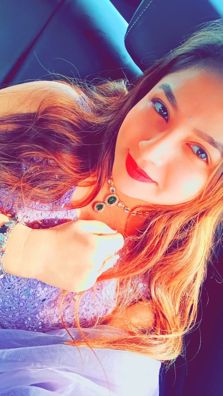 Top More Than 185 Stylish Selfie Poses For Girls Nanoginkgobiloba Vn