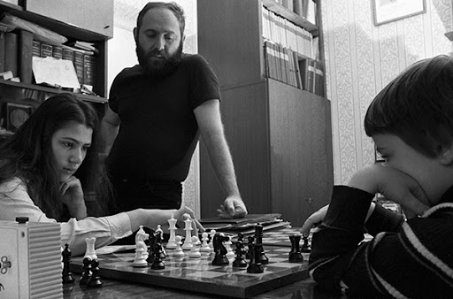 After studying 400s of geniuses, Psychologist Laszlo Polgar was sure ...