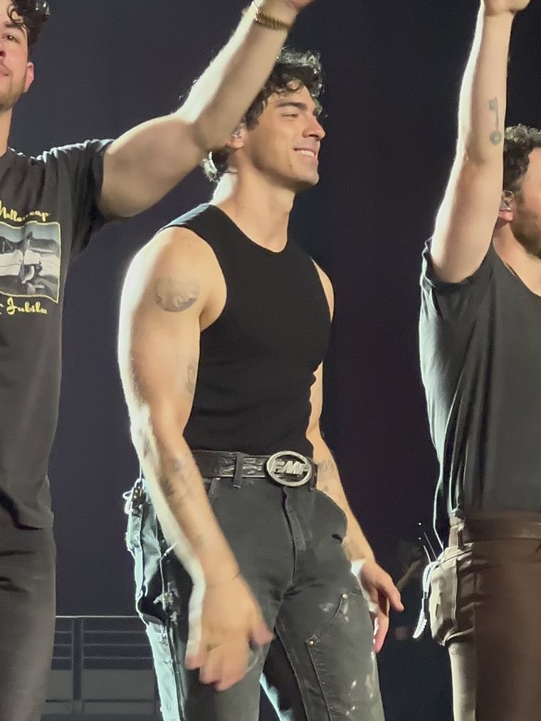 Joe Jonas 2024 Spieren Joe Jonas Shows Off His Six Pack On The Beaches
