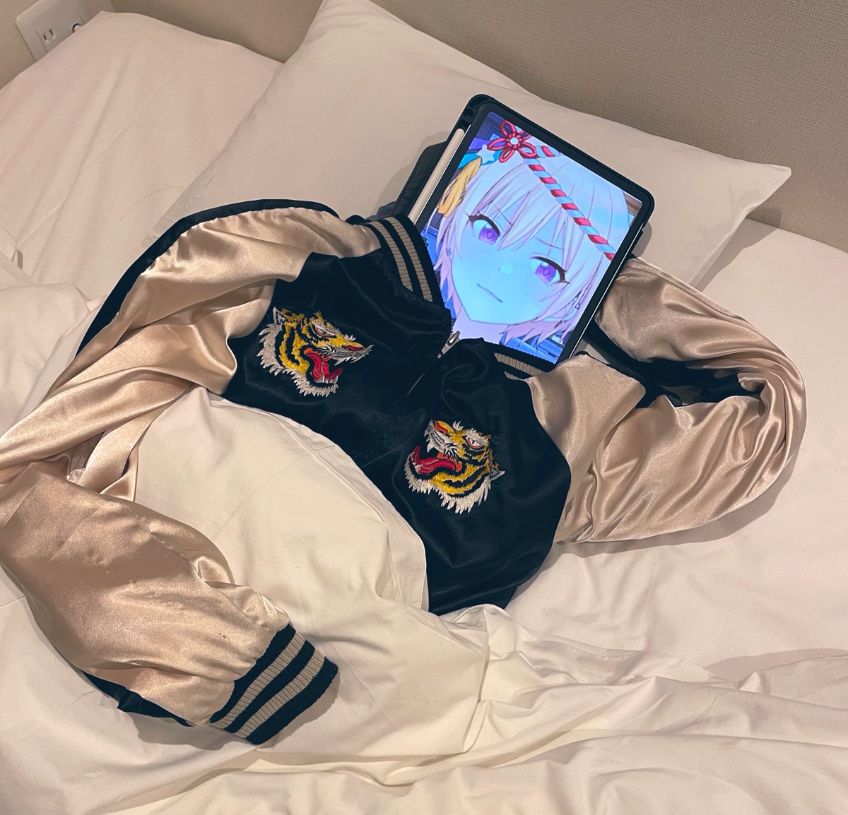 「今日のライブめっちゃ良かったよ… 」|無理数@SSF06【ウ27】別冊まつげ湯の沸く…あたたかな音…のイラスト