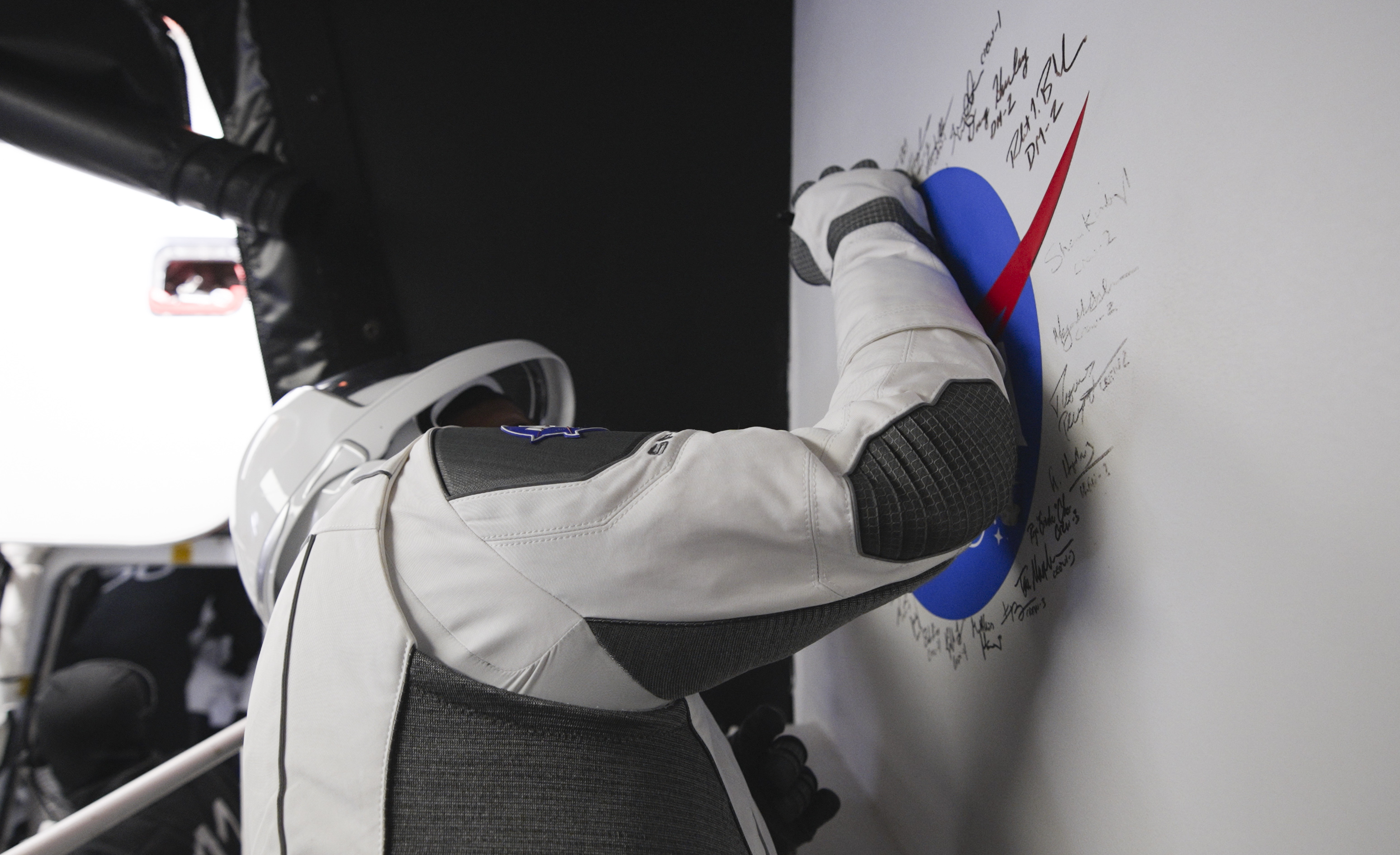 Falcon 9 (Dragon Crew-8 USCV-8) - KSC - 4.3.2024 - Page 5