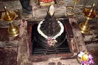 SRI YANTRA 🪷 Sri Yantra is a device to awaken the microcosmic form of ...