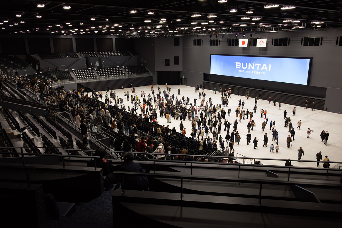新アリーナ「横浜BUNTAI」を見てきた ステージが近く感じるU字型5千席