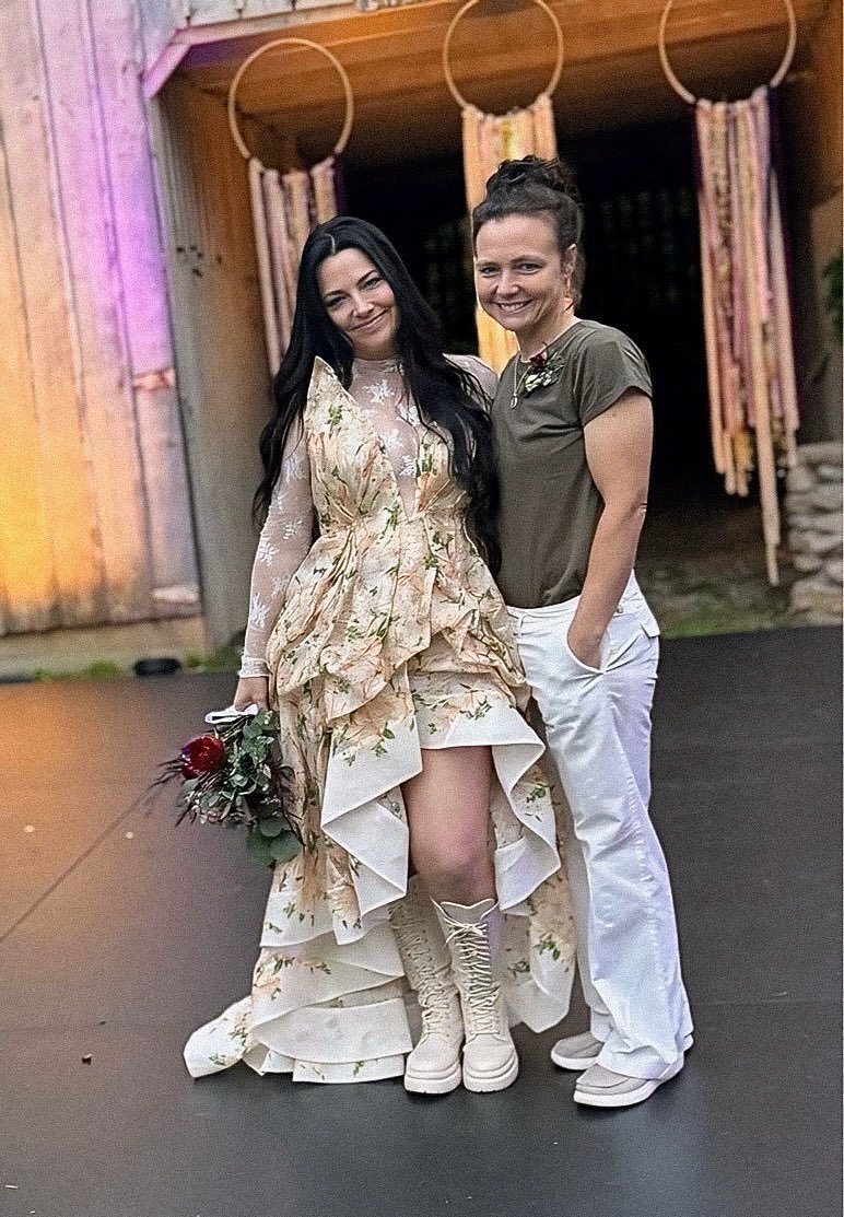 Amy lee evanescence wedding dress | Beachweddingtips.com