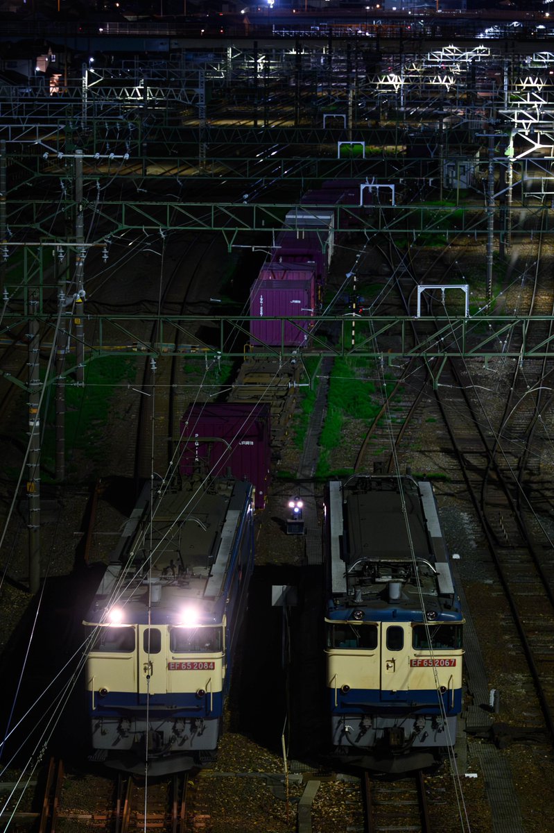 4/22 3070レ EF65 2084代走 県内でPFが並ぶ贅沢な瞬間。今後また拝めるだろうか。 https://t.co/3qR3LPnhKV
