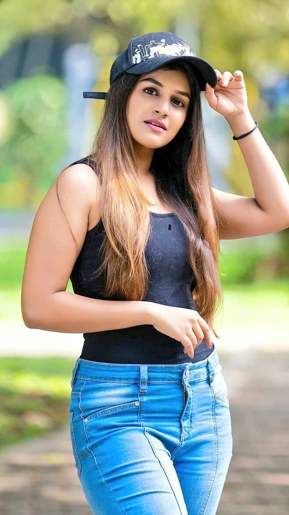 The 18 Obvious Hidden Signs She's Truly Attracted To You But You're Not ...