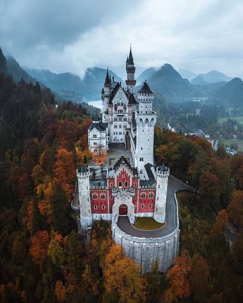 Neuschwanstein Castle - the fairytale castle of King Ludwig II : High ...