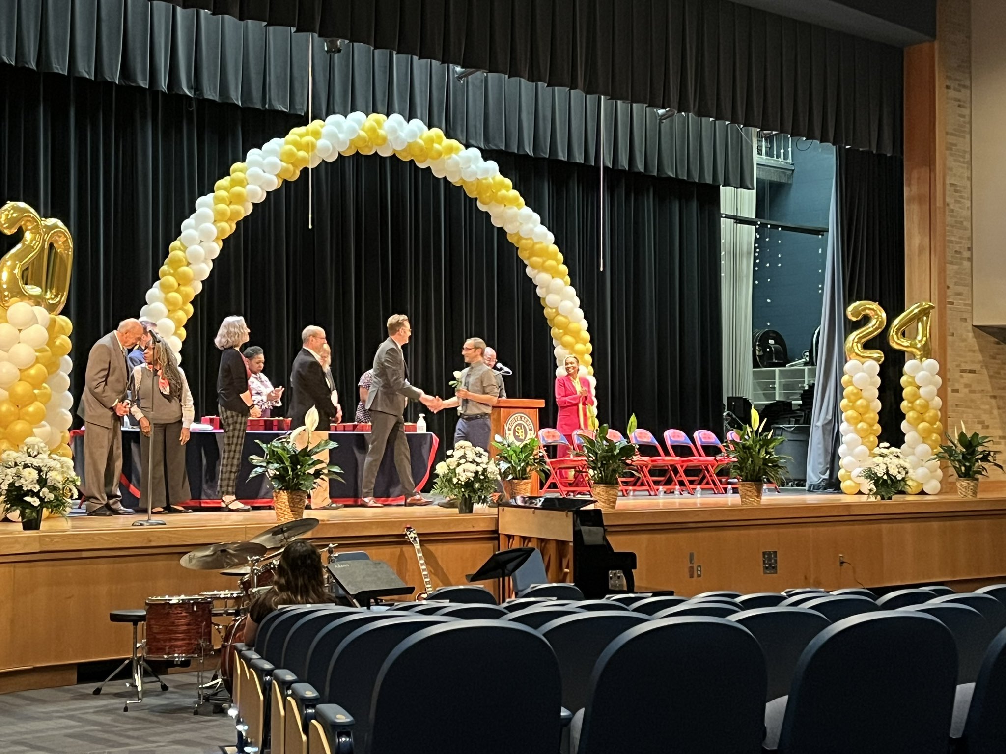 Graduation Balloon Decorations For Auditorium