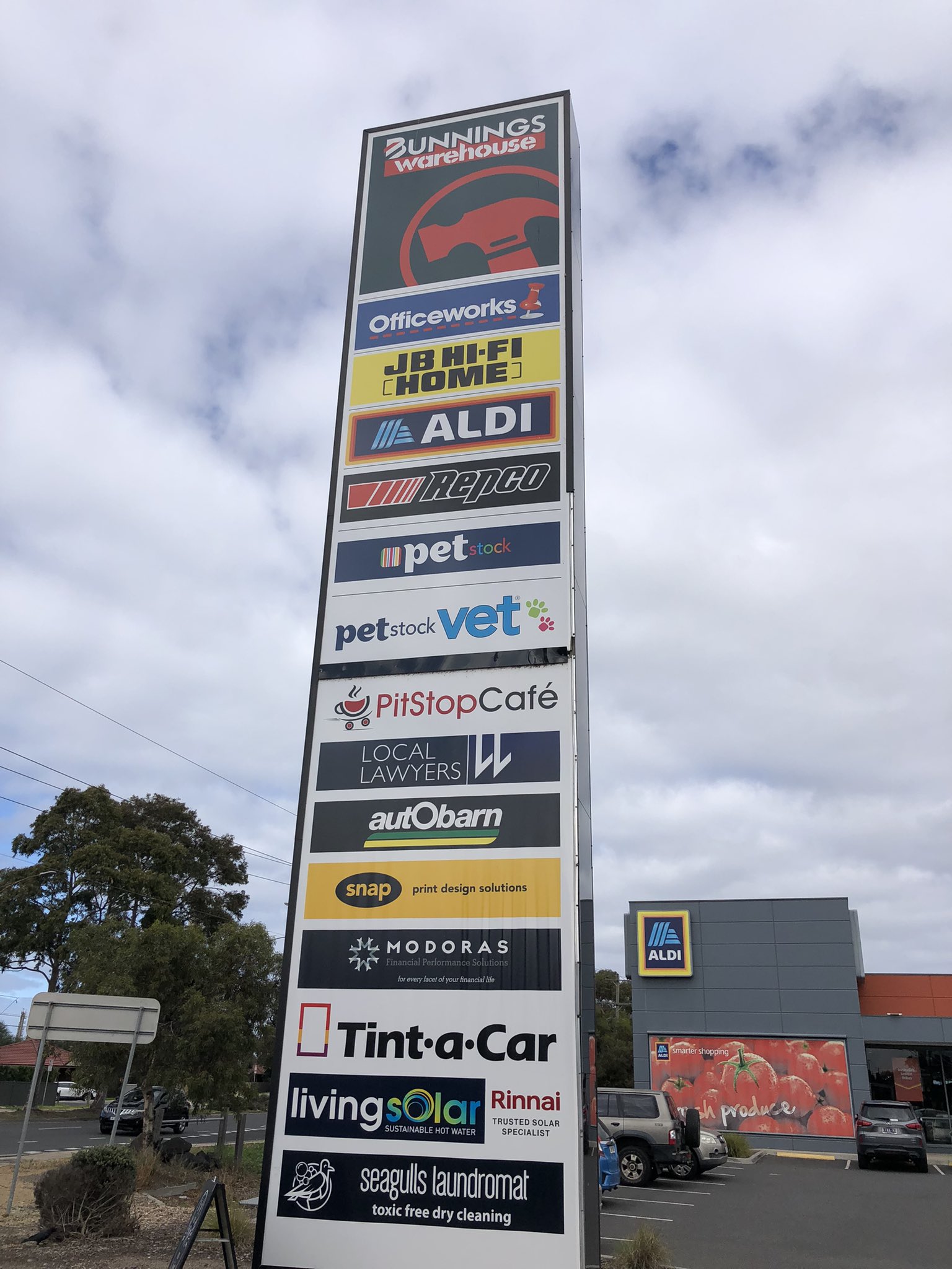 Strip Shopping Center Pylon Pylon Signs | Design | Fabrication