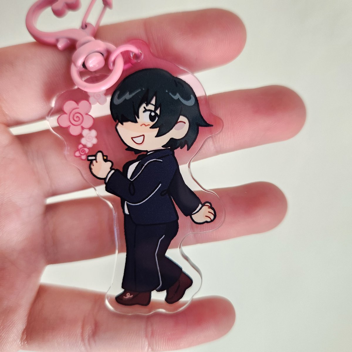 「the new merch came in!!! link in da repl」|julia🐏のイラスト