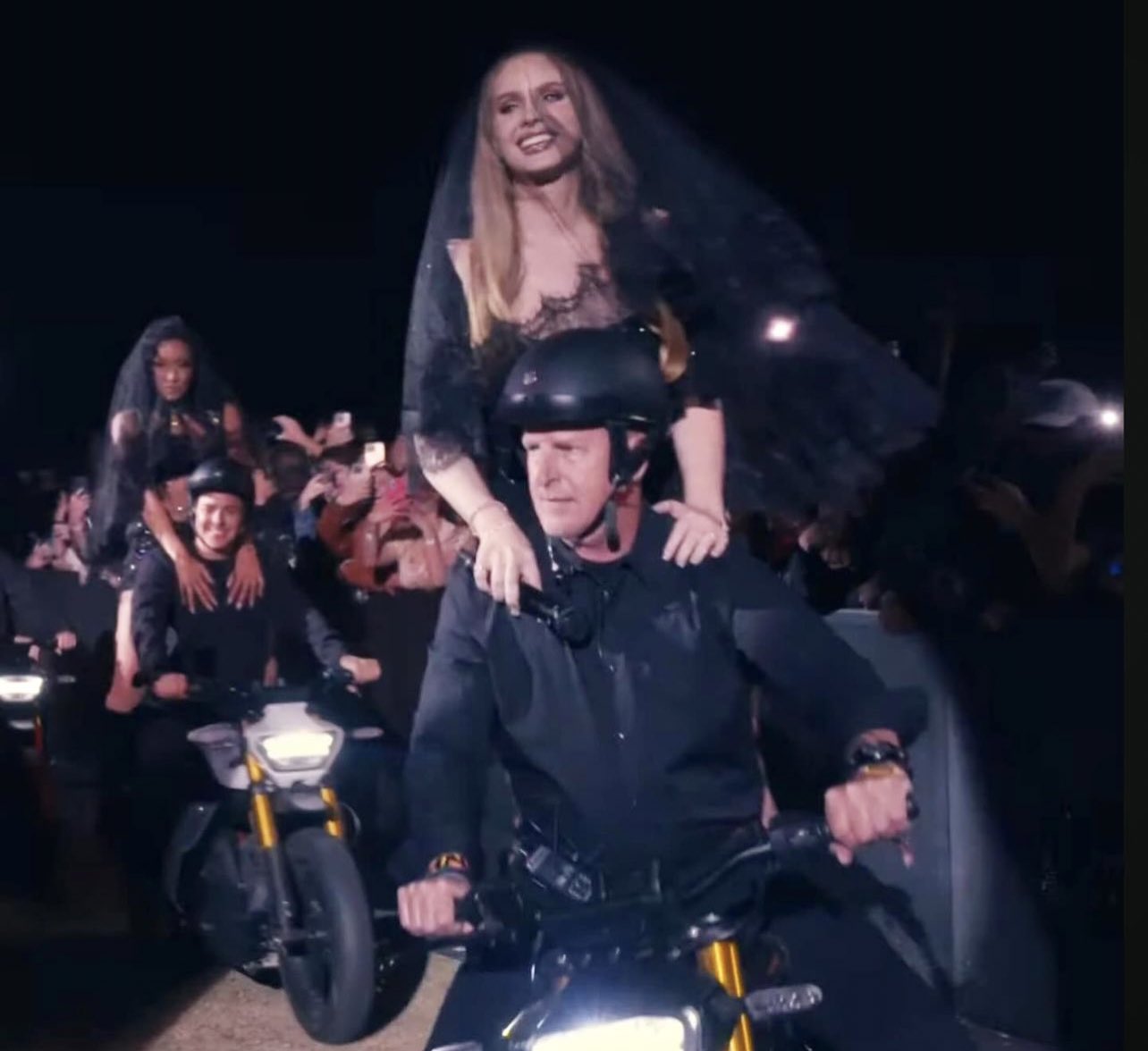 Lana Del Rey Anda De Moto Lana Del Rey Henry, Come On (Audio)