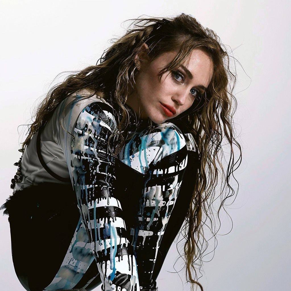 Miley Cyrus Zijpony 2024 Miley Cyrus Purchases 2024 Grammys