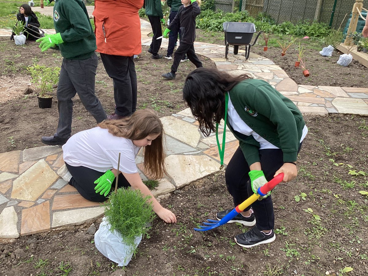 Welcome to Eton Park Junior School