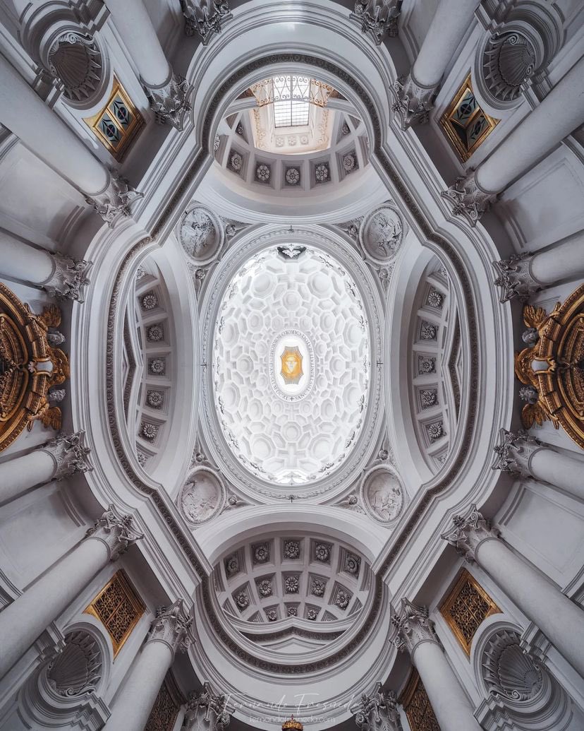 7 Glorious Examples of Baroque Architecture🧵 1. Palace of Versailles, France 🇫🇷 The Palace of ...