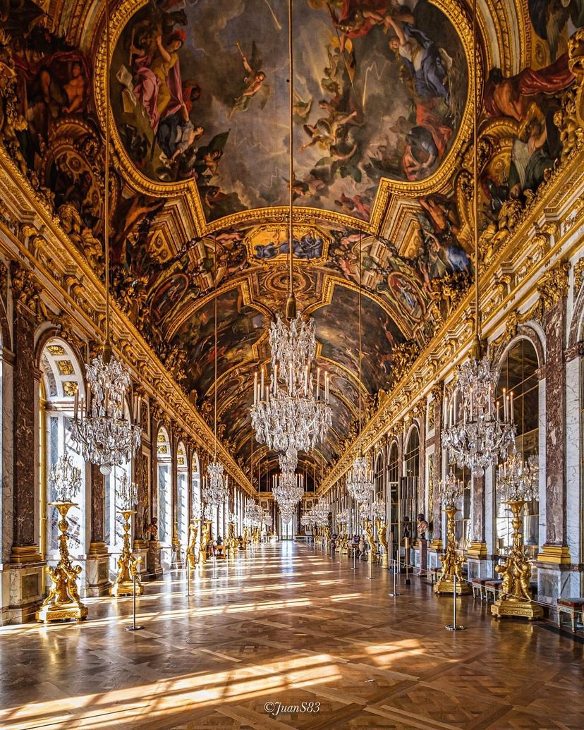 7 Glorious Examples of Baroque Architecture🧵 1. Palace of Versailles ...