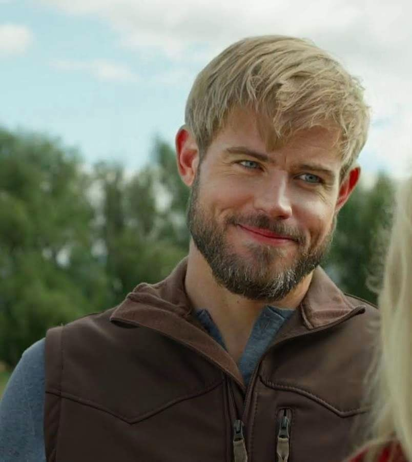 Jake Stormoen's Instagram, Twitter & Facebook on IDCrawl