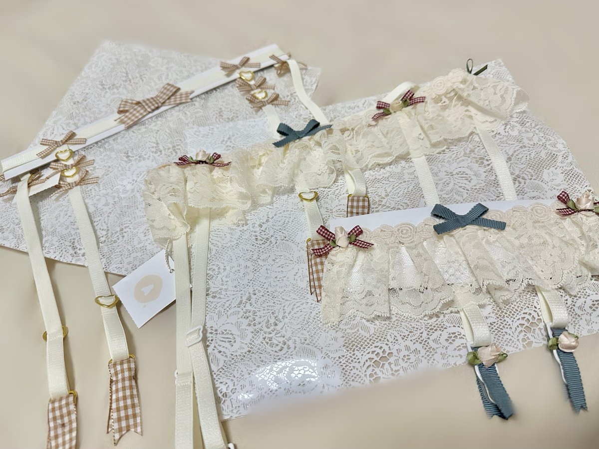 あまつまりな (@R_Ap8_ ):MILHAE.さんの新作ガーター全部欲しかったけど悩んで悩んで3種類お迎えした🥹🎀 コーデ組むの楽しみだ、、🥰