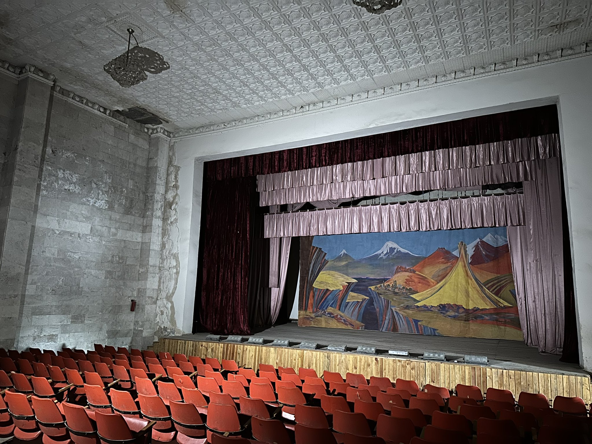 80S Movie Theatre 60 Photos - Moonagedaydream.film