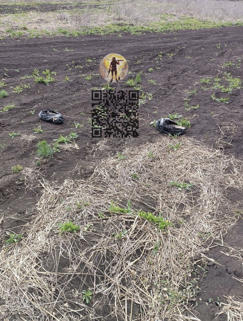 Ukraine is dropping ant-tank mines on Russian roads at night. Here a ...