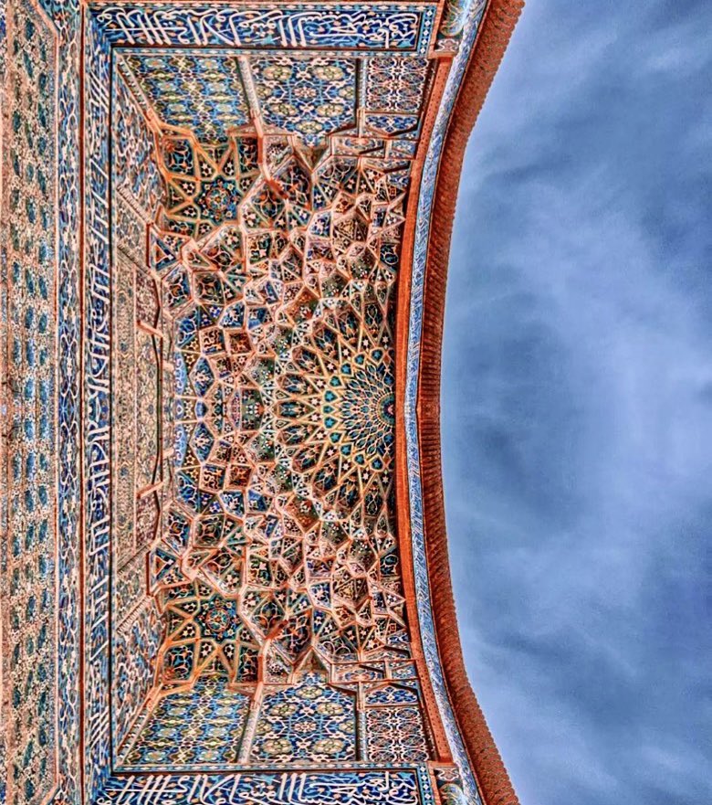 The beauty & complexity of Islamic geometric patterns is deeply ...