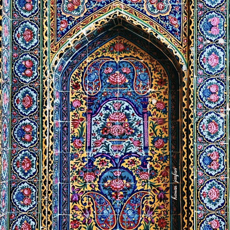 The beauty & complexity of Islamic geometric patterns is deeply ...