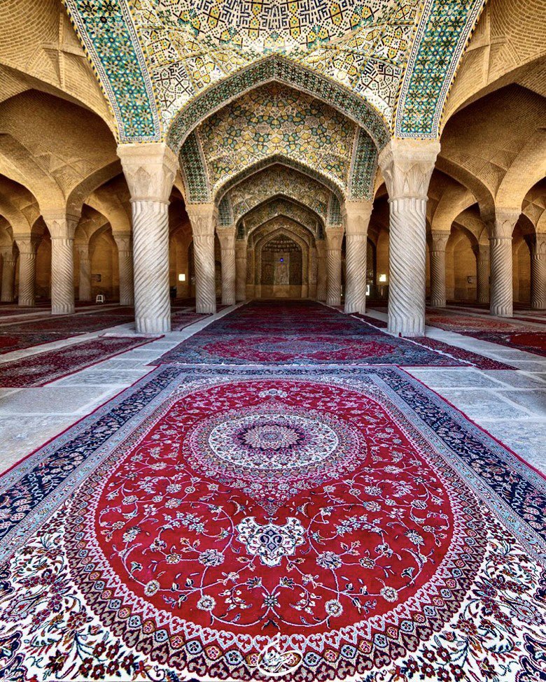 The beauty & complexity of Islamic geometric patterns is deeply ...