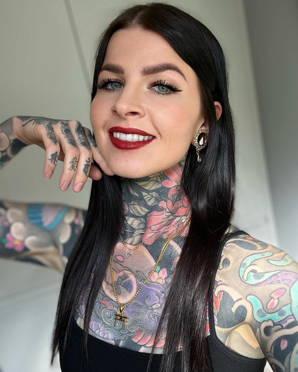 Bethany Moore's Instagram, Twitter & Facebook on IDCrawl