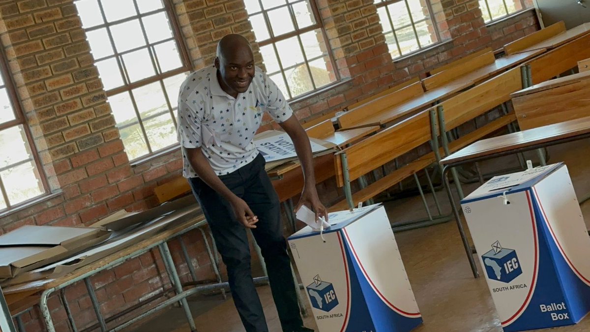 [In PICS] President Vuyo Zungula has casted his Vote at Lower Goqwana ...