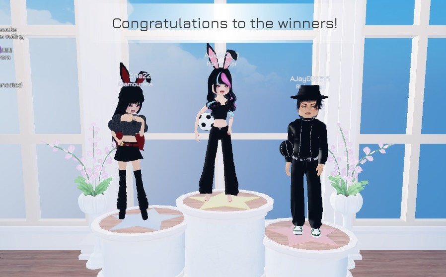 Misunderstood Royale High Outfits UwU Market On X: "Weebcon 2024