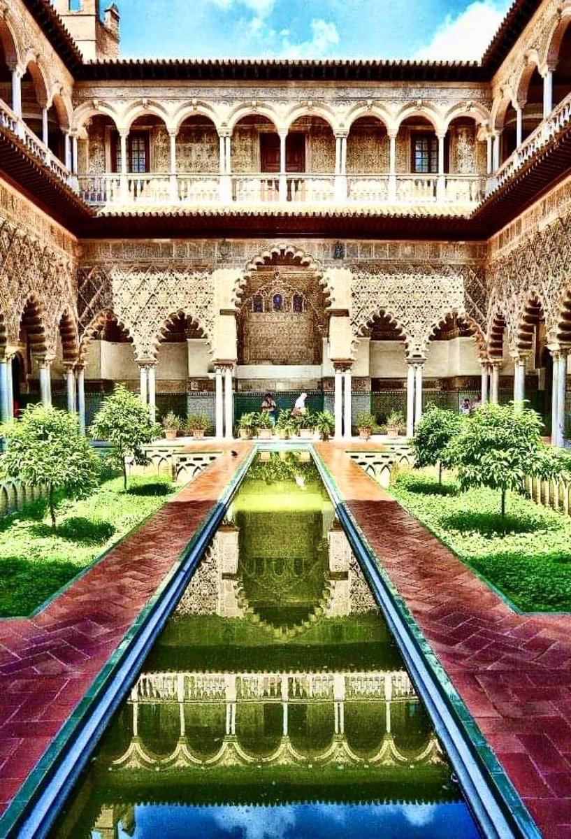 Designed to imitate the heavens, Islamic gardens are lush oases of scent, water and sacred ...