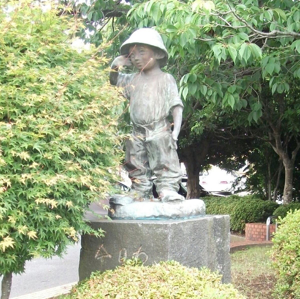 「p1中段を描き直してたんだけど、ぷにケから3日でそんなバージョン上げるのもどうかというのと、今日中に終わんねえやこれとい」くれじじ@C105月曜日 西な19bの漫画