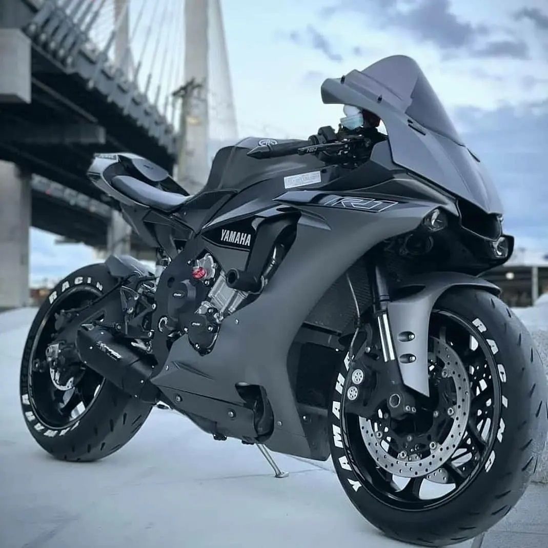 2024 Custom Yamaha R1
